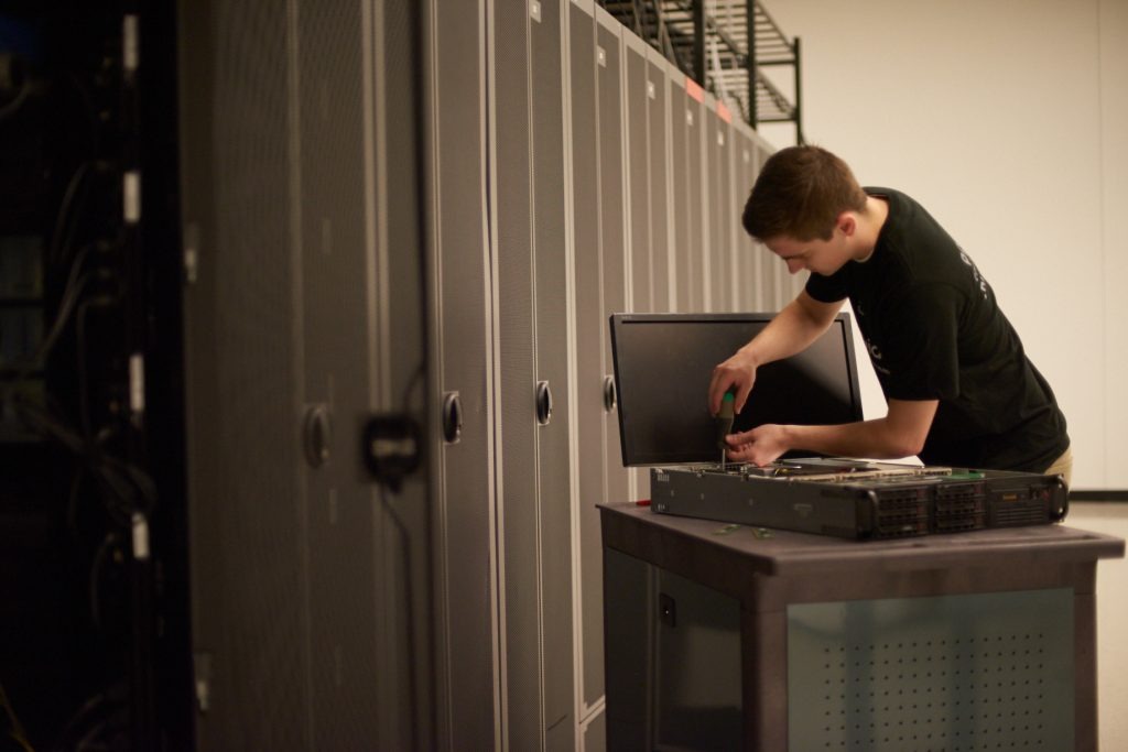 释放 Vps 托管的力量:流畅的 Web 体验 Sharp Coder Blog